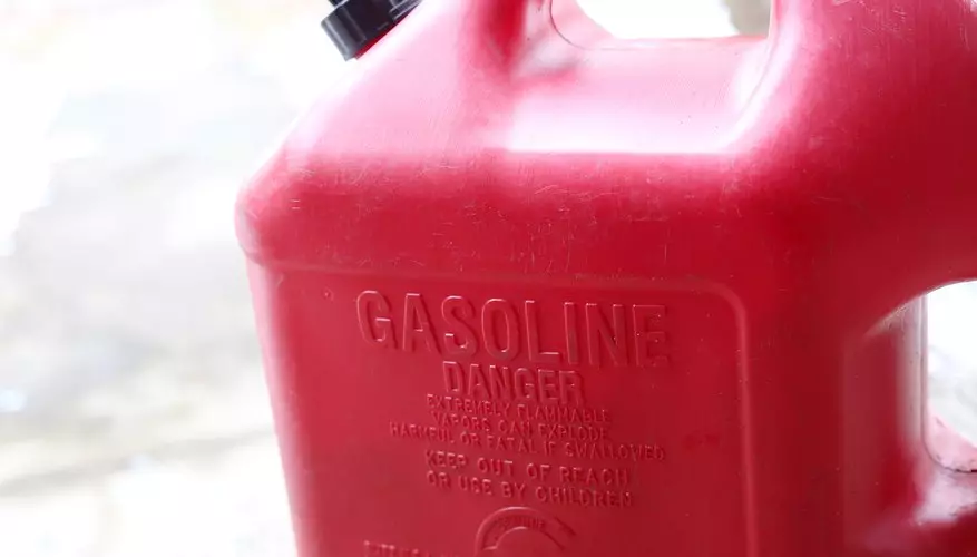 Cómo llevar gasolina en tu auto