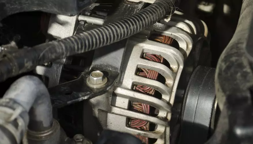 Como solucionar um alternador Ford F150