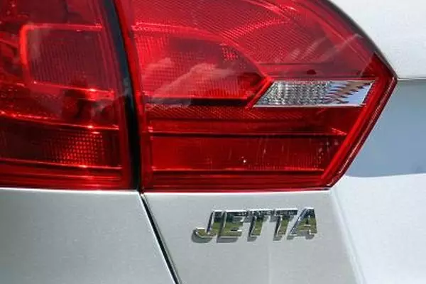 Jetta Арткы отургучтарды алып салуу