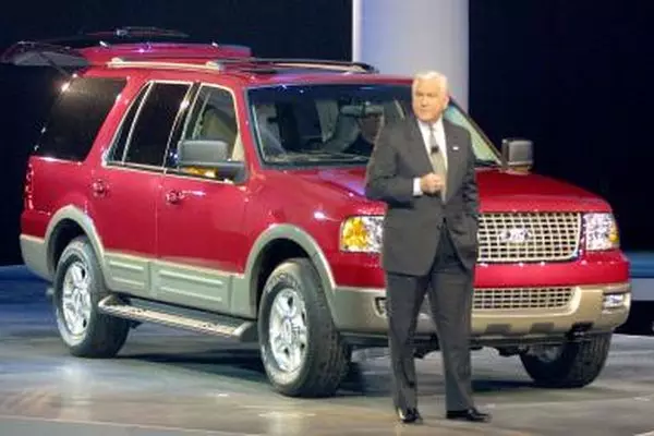 Ford Expedition дээр ачаа тээшний тавиурыг хэрхэн зөөх вэ