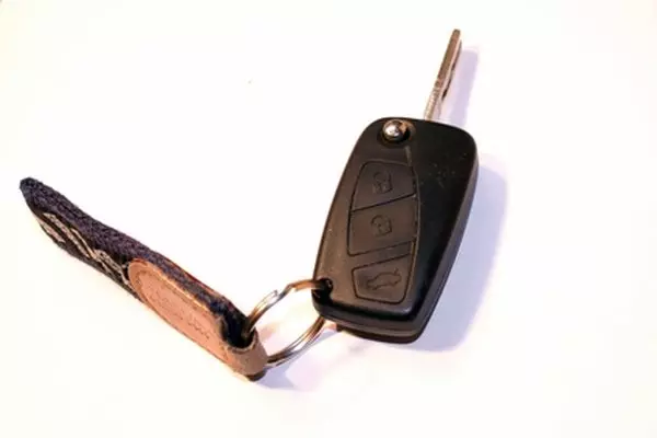 “Lexus Key Fob” -y nädip gaýtadan düzmeli