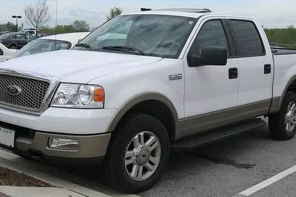 Ford Lariat Nedir?