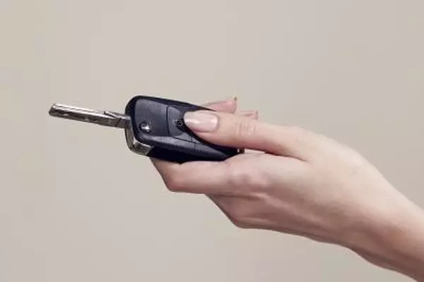 Wéi reparéiert een Auto Schlëssel Fob