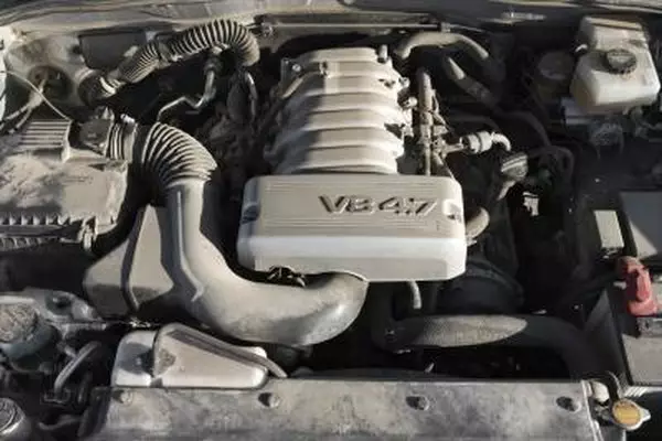 ஒரு டிராக்கரில் V8 ஐ எவ்வாறு பொருத்துவது