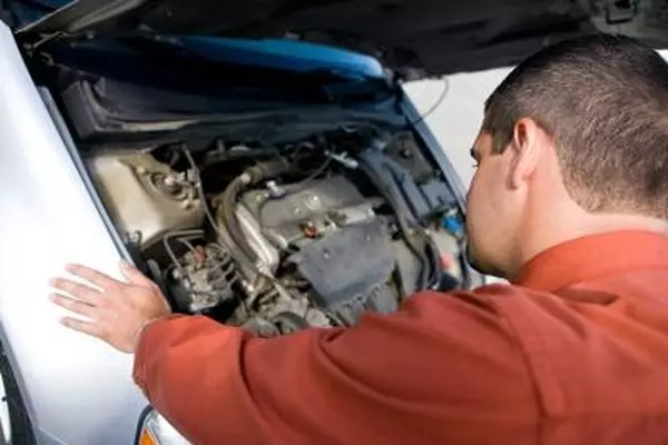 Kā uzstādīt Powerstroke motora termostatu